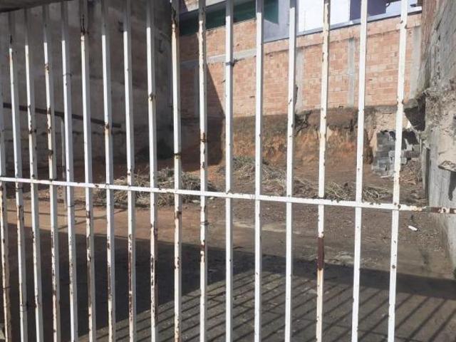 Lote / Terreno à venda em Belo Horizonte, no bairro Goiânia