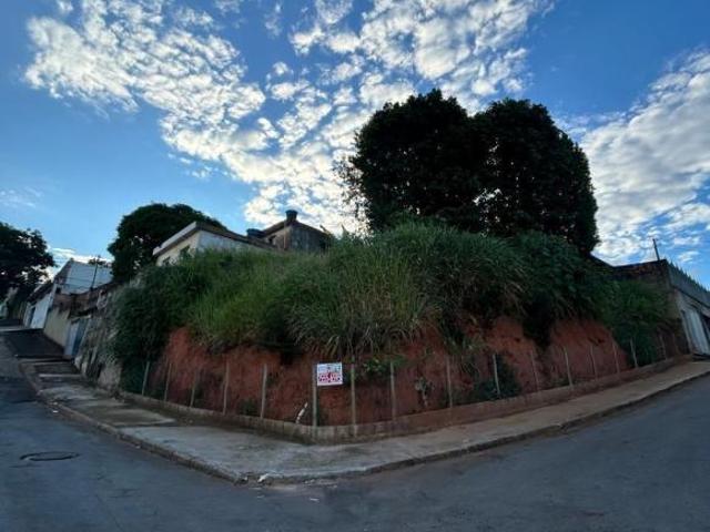 Lote / Terreno à venda em Belo Horizonte, no bairro Santa Cruz