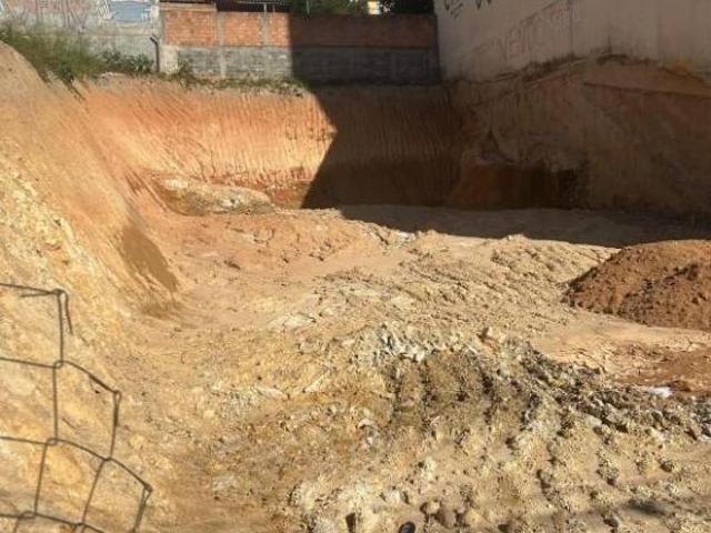 Lote / Terreno à venda em Belo Horizonte, no bairro Paquetá