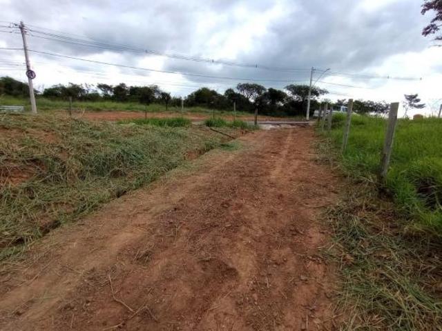 Lote / Terreno à venda em Betim, no bairro Bandeirinhas