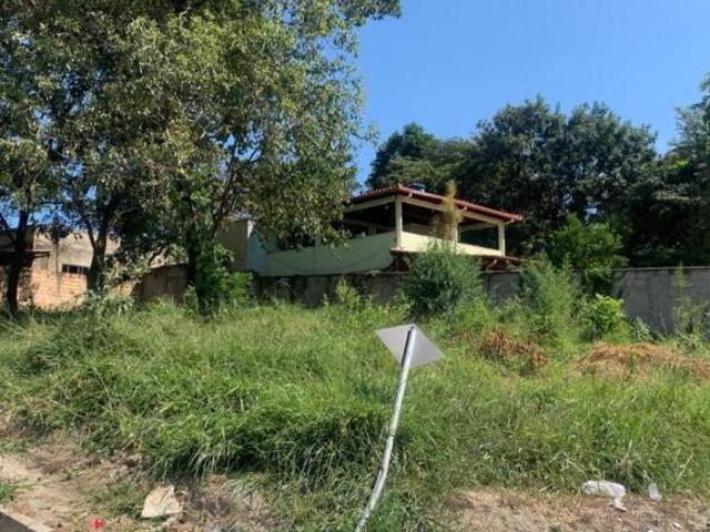 Lote / Terreno à venda em Betim, no bairro Petrovale