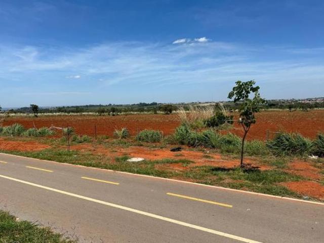 Lote / Terreno à venda em Brasília, no bairro Núcleo Rural Hortigranjeiro De Santa Maria
