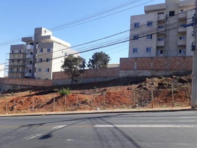 Lote / Terreno à venda em Contagem, no bairro Cândida Ferreira