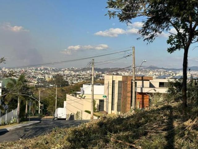 Lote / Terreno à venda em Contagem, no bairro Portal Do Sol