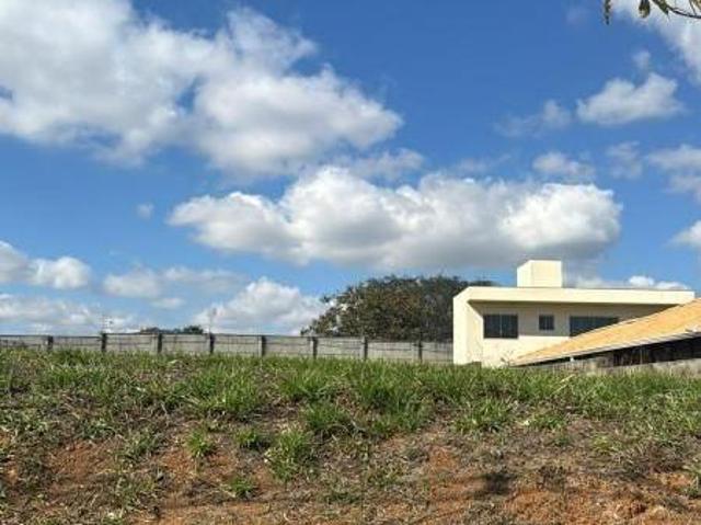 Lote / Terreno à venda em Confins, no bairro Gran Royalle