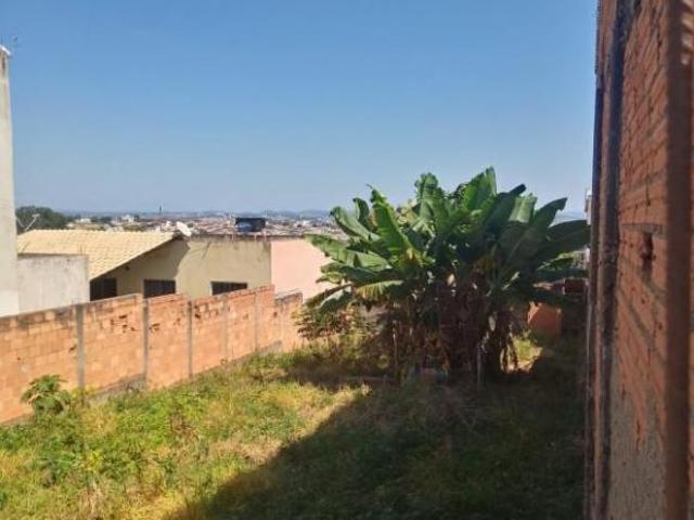 Lote / Terreno à venda em Divinópolis, no bairro Padre Eustáquio