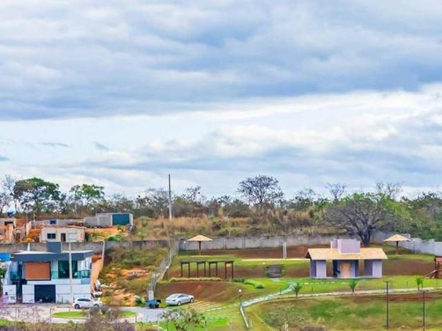 Lote / Terreno à venda em Lagoa Santa, no bairro Santos Dumont