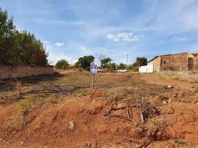 Lote / Terreno à venda em Mateus Leme, no bairro Planalto