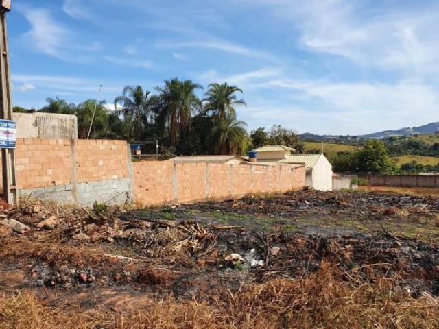Lote / Terreno à venda em Mateus Leme, no bairro Planalto