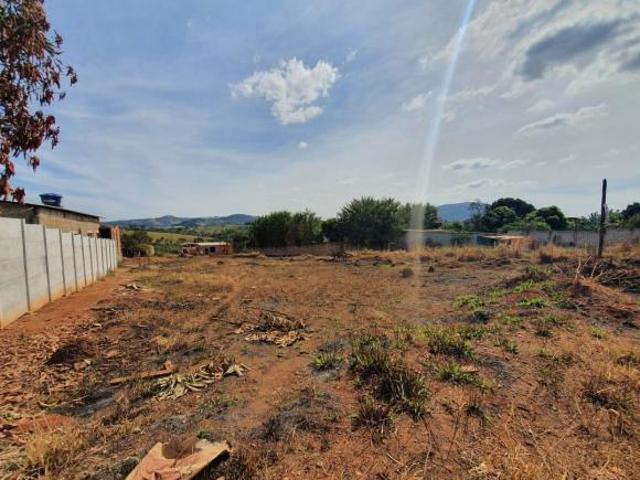 Lote / Terreno à venda em Mateus Leme, no bairro Planalto
