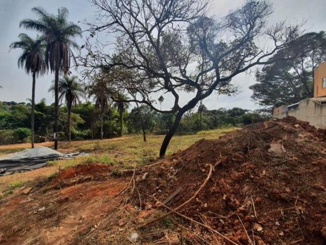 Lote / Terreno à venda em Mateus Leme, no bairro Planalto