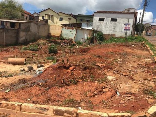 Lote / Terreno à venda em Nepomuceno, no bairro Vila Nazira