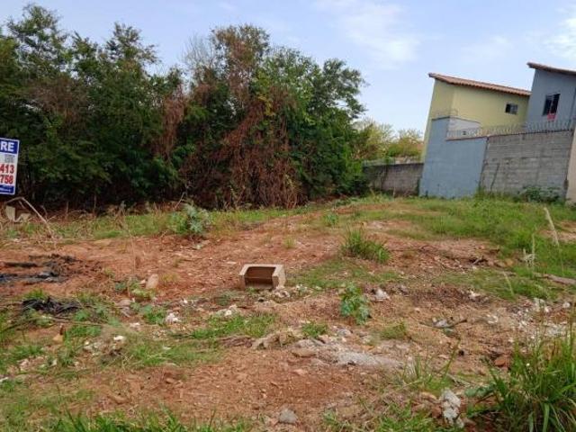 Lote / Terreno à venda em Nepomuceno, no bairro Vila Bernado