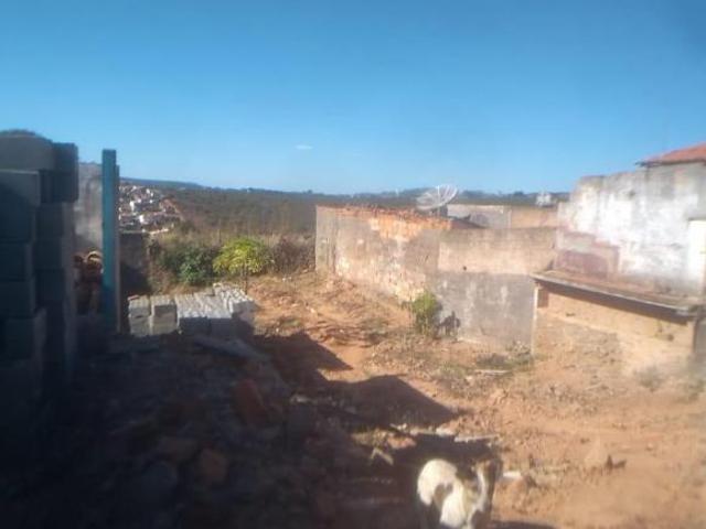 Lote / Terreno à venda em Nepomuceno, no bairro Vila Esméria