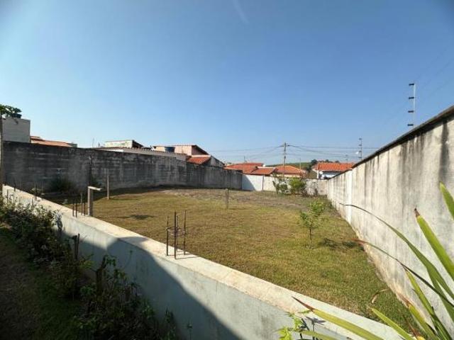 Lote / Terreno à venda em Nepomuceno, no bairro Vila Ester
