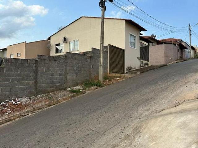 Lote / Terreno à venda em Nepomuceno, no bairro Vila Leolita