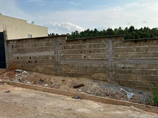 Lote / Terreno à venda em Nepomuceno, no bairro Vila Leolita