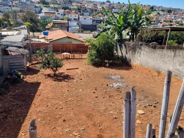 Lote / Terreno à venda em Nepomuceno, no bairro Centro