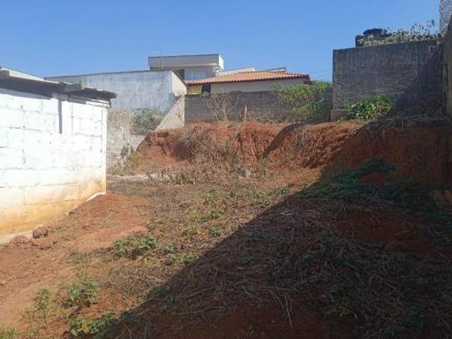 Lote / Terreno à venda em Nepomuceno, no bairro Centro