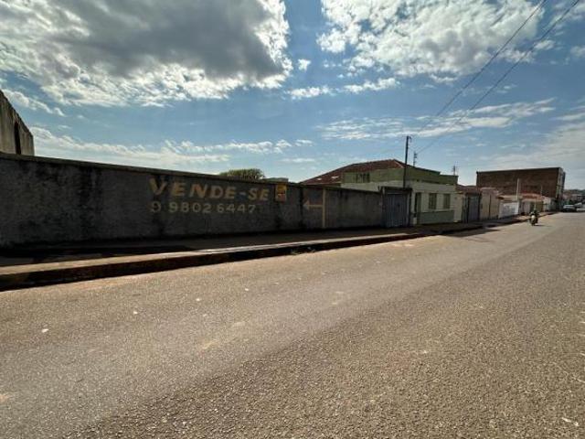 Lote / Terreno à venda em Nepomuceno, no bairro Centro