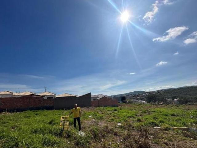 Lote / Terreno à venda em Nepomuceno, no bairro Nova Esperança