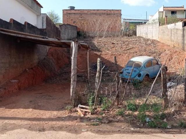 Lote / Terreno à venda em Nepomuceno, no bairro Padre Vitor