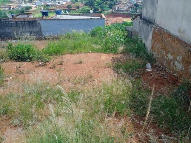 Lote / Terreno à venda em Nepomuceno, no bairro Padre Vitor