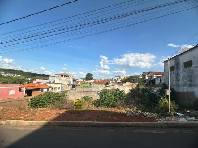 Lote / Terreno à venda em Nepomuceno, no bairro São Ferreira