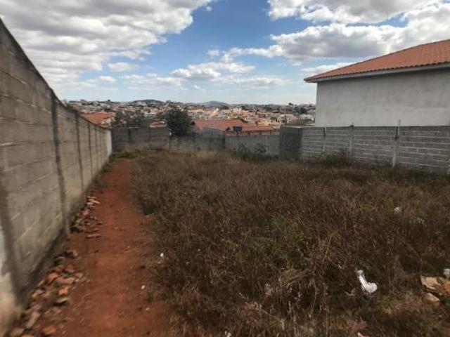 Lote / Terreno à venda em Nepomuceno, no bairro Santo Antônio