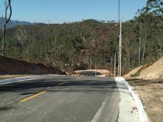 Lote / Terreno à venda em Sabará, no bairro Serranos