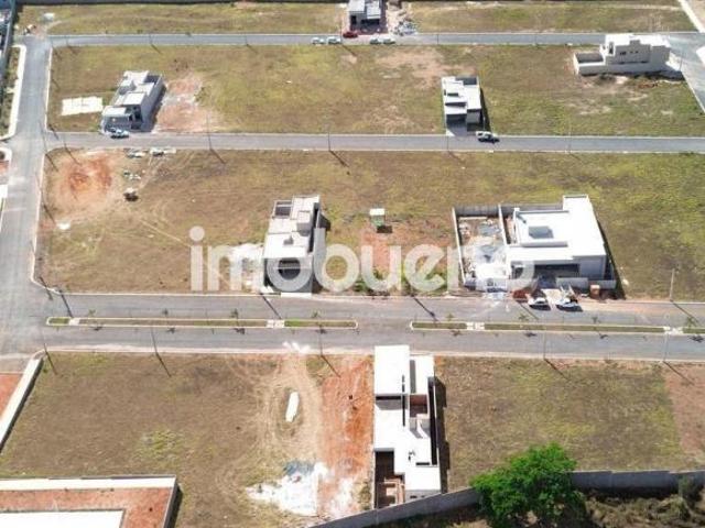 Lote / Terreno no condomínio Golden Place, 300m²
