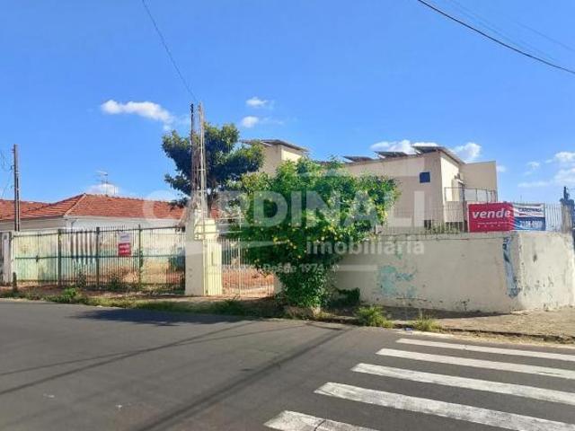 Lote / Terreno para venda em Centro de 165.00m² com 3 Quartos e 5 Garagens
