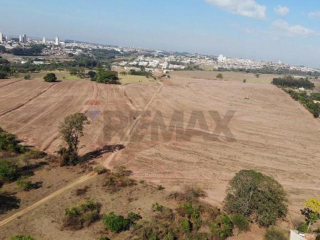 Lote / Terreno para venda em Centro de 490000.00m² com 1 Quarto