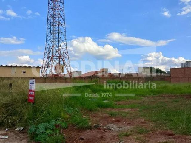 Lote / Terreno para venda em Jardim Das Estações vila Xavier de 2061.00m²