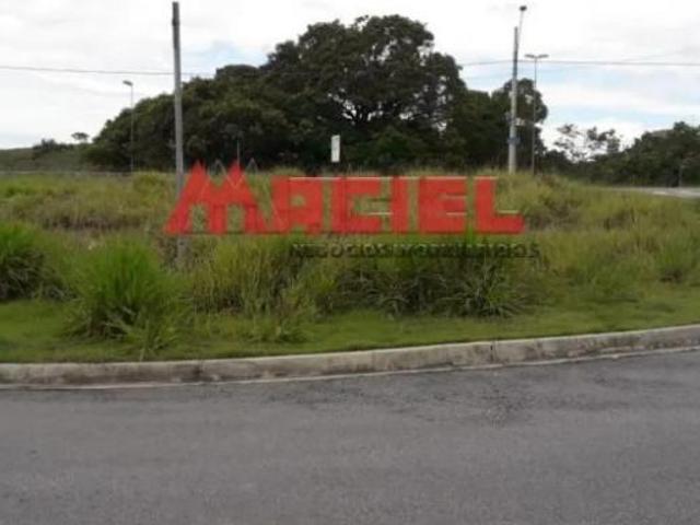Lote totalmente plano e bem localizado fazendo frente para APP