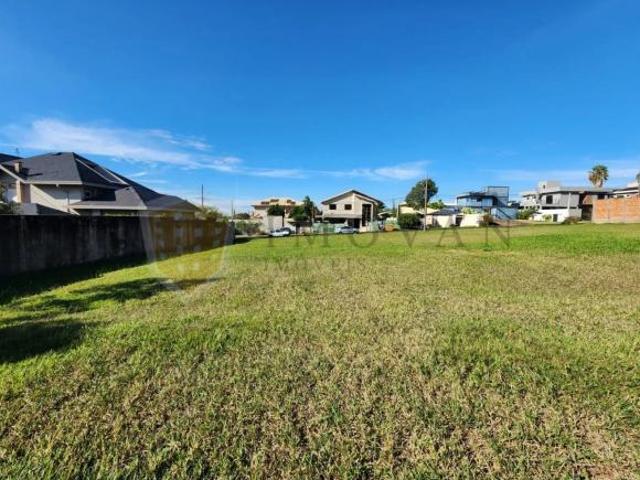 Lote 1245m² no Condomínio Royal Park