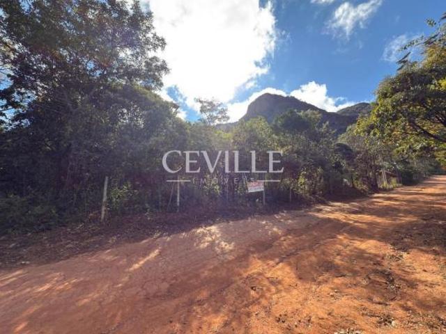 Lote 1.000m² 100% Plano com água e luz!