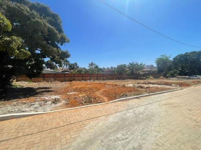 LOTE 300M² PLANO EM CONDOMINIO CONSOLIDADO ARNIQUEIRAS ACEITA PROPOSTA