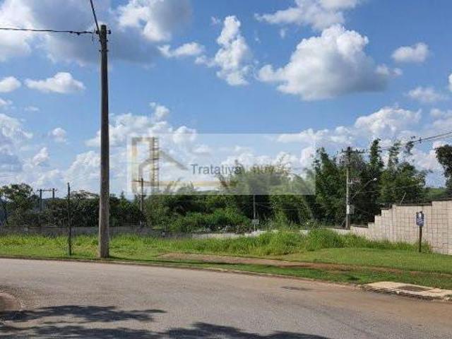 Lote 551,60 m² no Condomínio Bosque do Horto, vista para a r