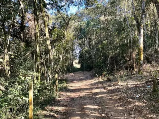 Lote 500m² com natureza, segurança e valorização – Ibiúna SP