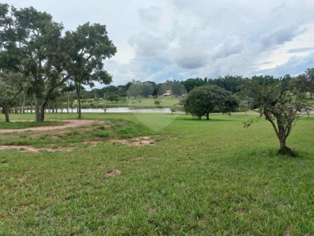 Terreno à venda no condomínio Vila Pinhal, Itirapina