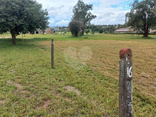 Terreno à venda no condomínio Vila Pinhal, Itirapina