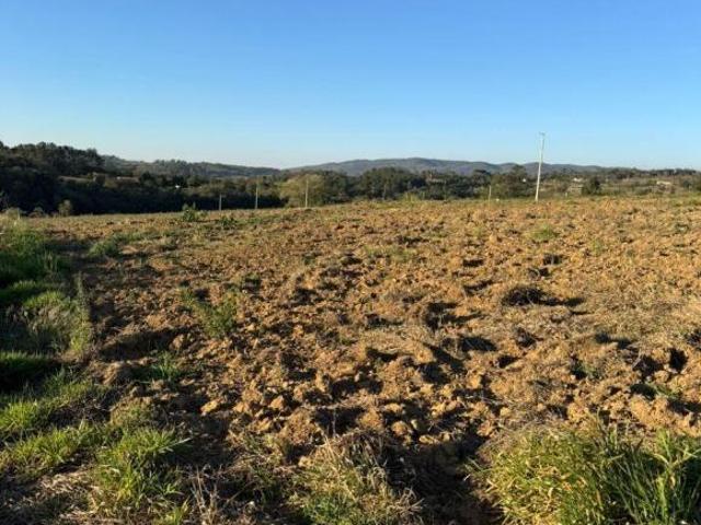 Lotes amplos e planos na cidade de Araçoiaba SP
