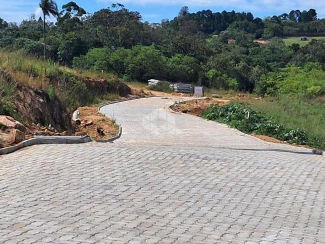 Lotes amplos em meio à natureza preservada Condomínio licenciado com vista para o pôr do sol!