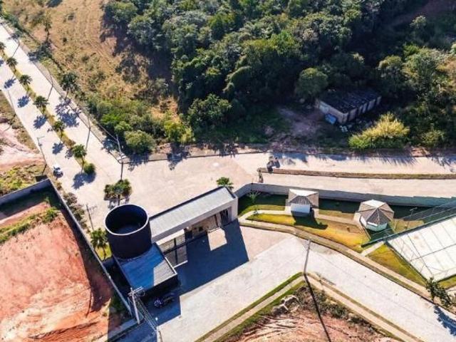 Lotes em condomínio fechado com localização excelente