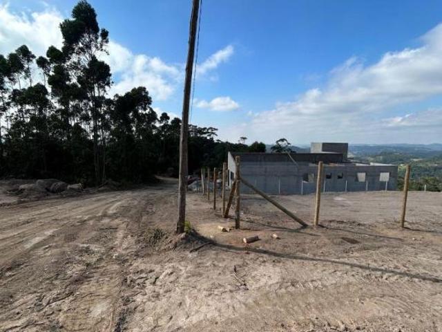 Lotes planos com fundo para mata em São Roque
