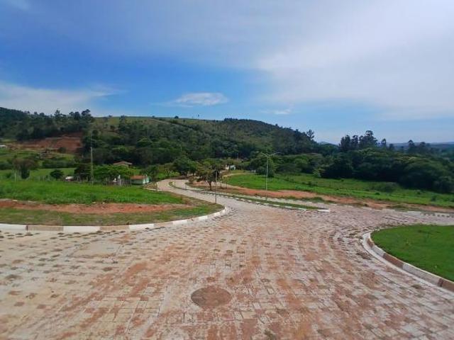 LOTES/TERRENOS a partir de 300m² em Bom Jesus dos Perdões | Próximo ao CENTRO | PRONTO pra construir