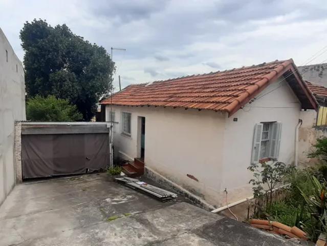 Lote/Terreno e 1 banheiro à Venda, 351 m² por R$ 748.000