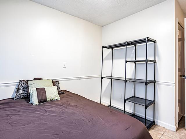 LOTS OF FREE AMENITIES ℹ PROFESSIONAL SUPER HOST Move in Fee Waived‼Free High Speed Internet Cleaning Services Included Smart Lock Rooms