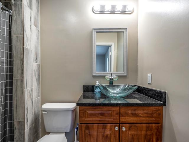 LOTS OF PRIVACY ONLY 4 OTHER MEMBERS, RENOVATEDCLEAN a 10 minute walk to transit stop Conley Rd & Thurman Rd ℹ PROFESSIONAL SUPER HOST LOTS OF PARKING